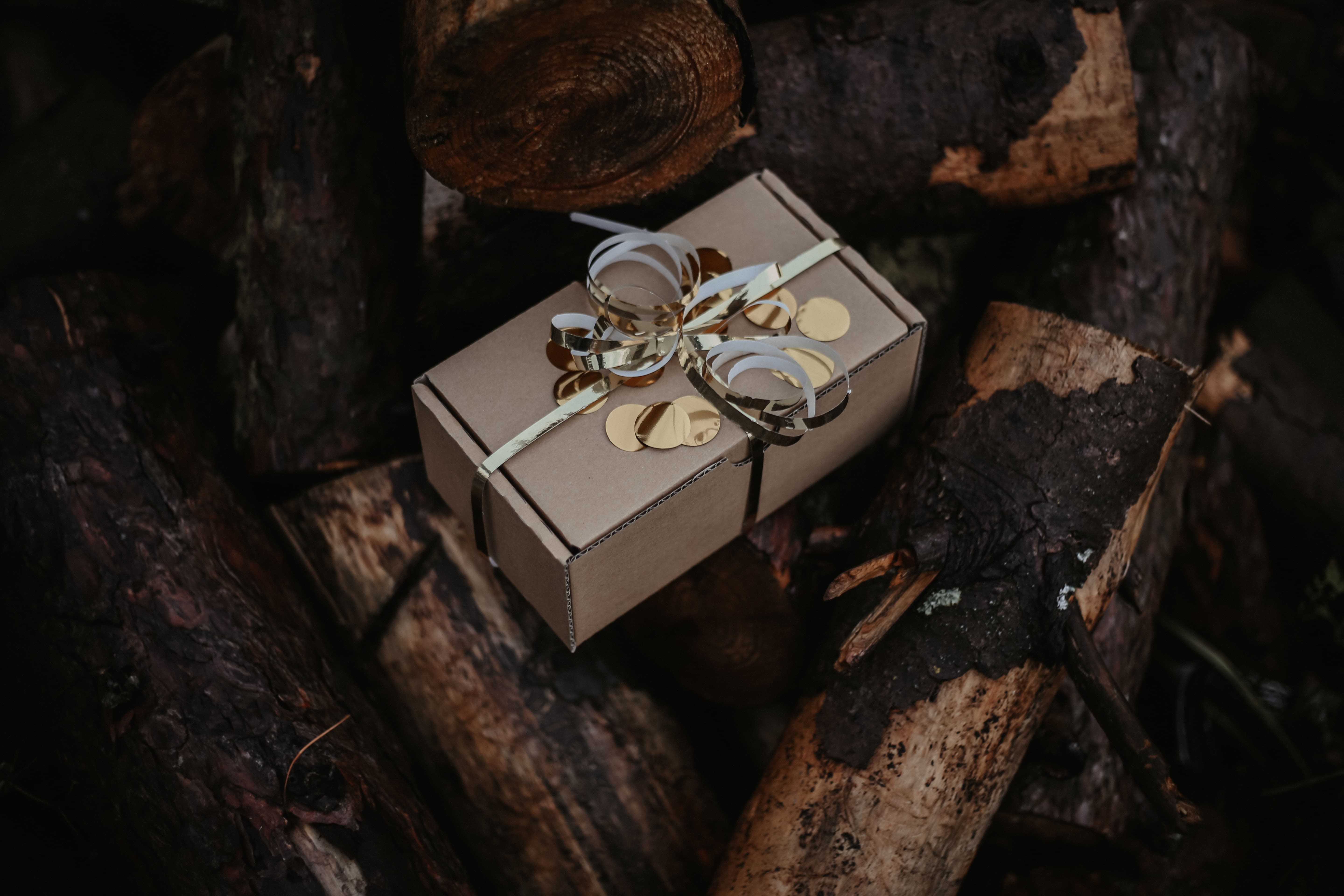 56 Unique Client Gift Boxes To Stand Out